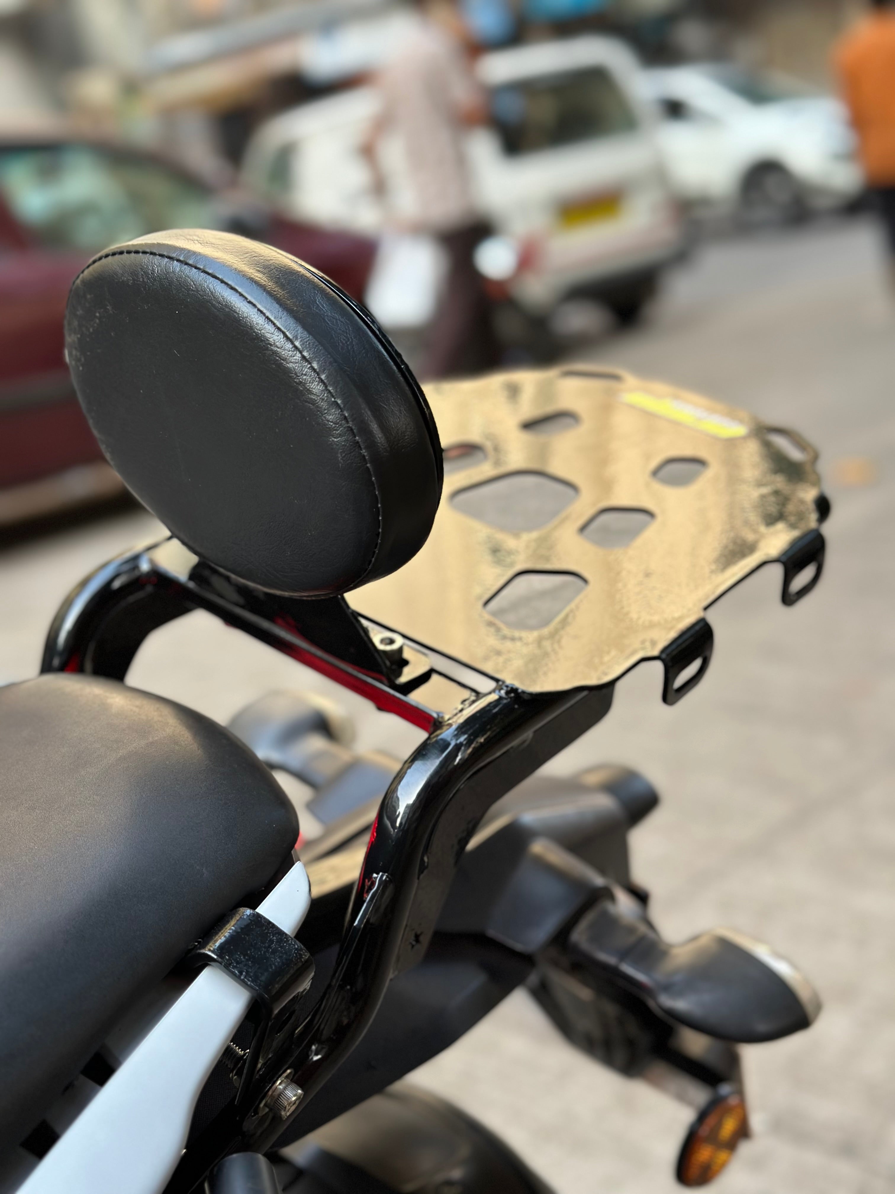 MT15 TOP RACK WITH BACKREST – Primo Customs